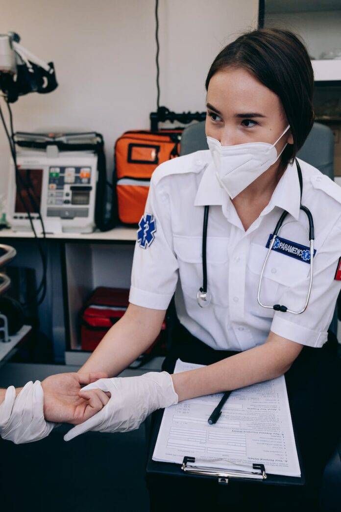 Emergency First Aid at Work - HSE STUDY GUIDE