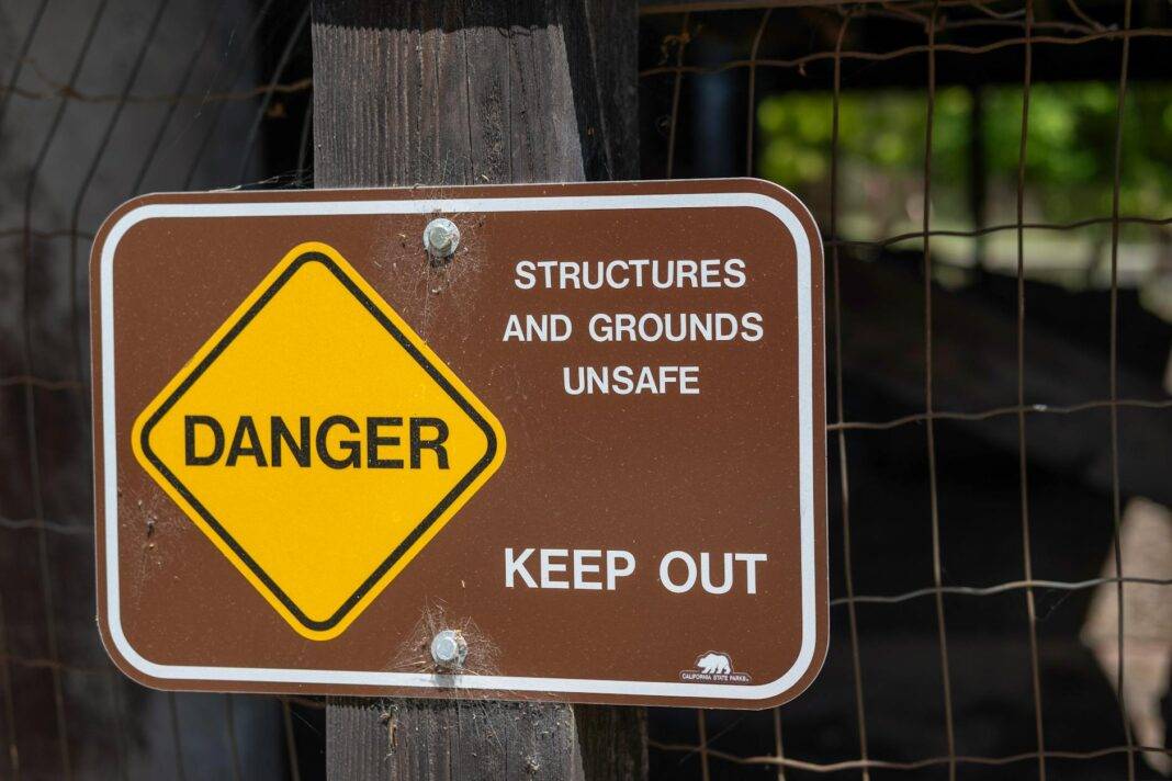 Unsafe Act vs Unsafe Condition Explained with 10 Examples of Each - HSE ...